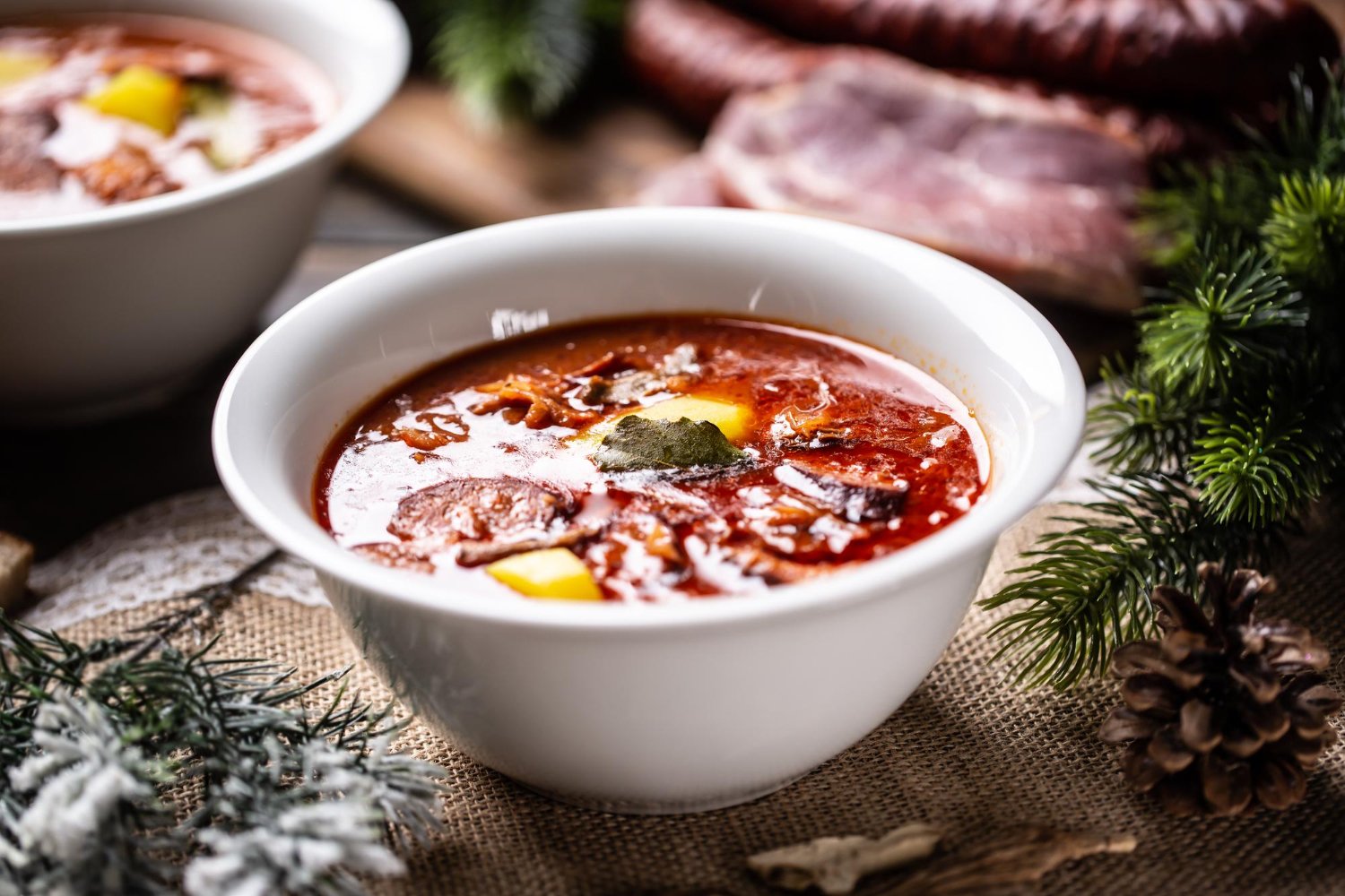 Soupe traditionnelle de Noël au chou aigre, pommes de terre, saucisse ...